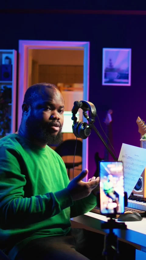 Notations Singer Stock Videos – Royalty-Free HD & 4K Videos