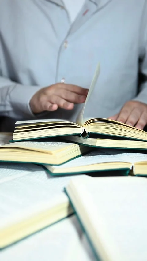 Pagging Video Stock Videos – Royalty-Free HD & 4K Videos | Page 5