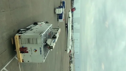 United Airlines Video Stock Videos – Royalty-Free HD & 4K Videos | Pond5