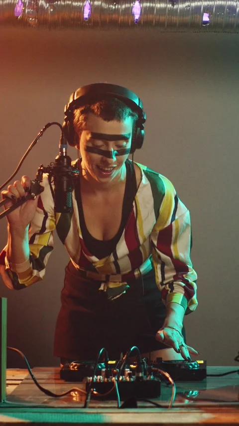 Vertical Video Disc jockey artist scream... | Stock Video | Pond5