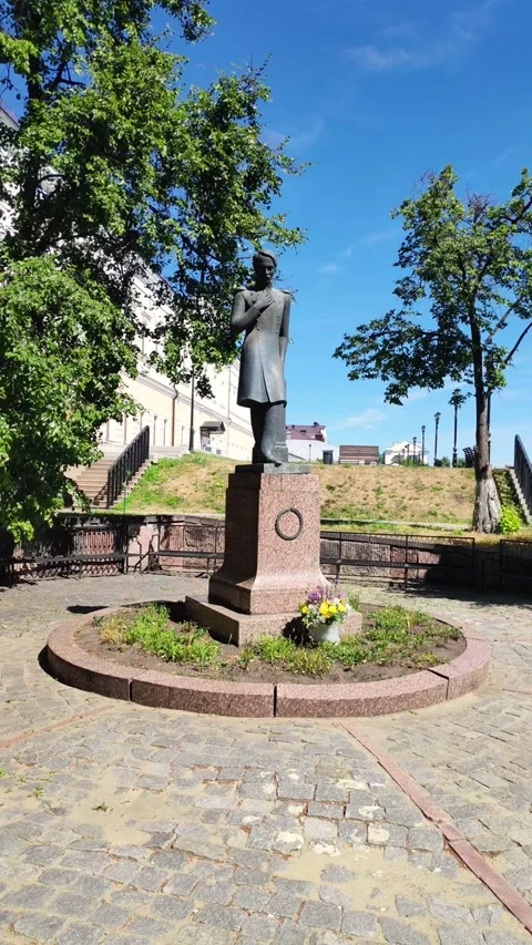 Erecting Man Video Stock Videos – Royalty-Free HD & 4K Videos