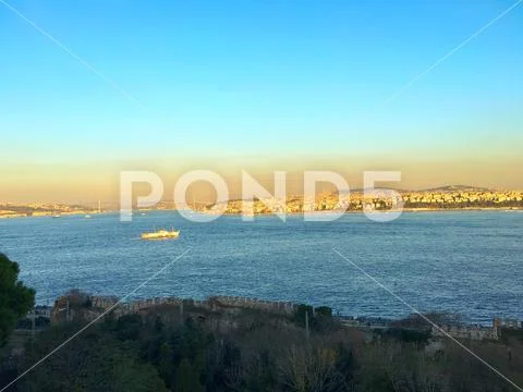 Watching Istanbul's Asia side from Topkapi Palace. ~ Premium Photo ...