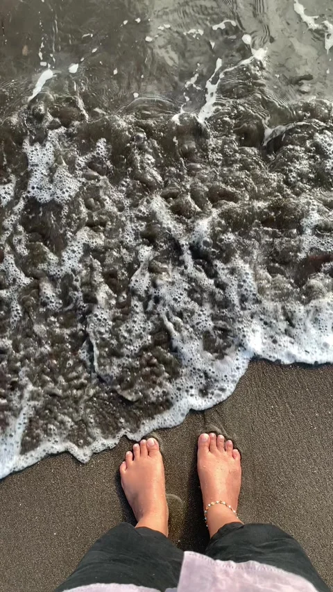 water flowing between feet on the beach,... | Stock Video | Pond5