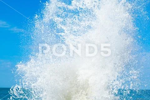 Waves crash on the pier. Water splashes, drops, splash. ~ Premium Photo ...