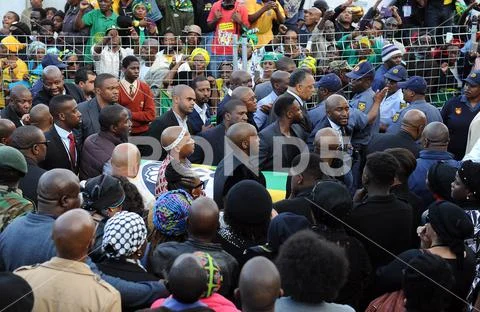 Winnie Mandela's coffin arrives at her home in Soweto, Johannesburg ...