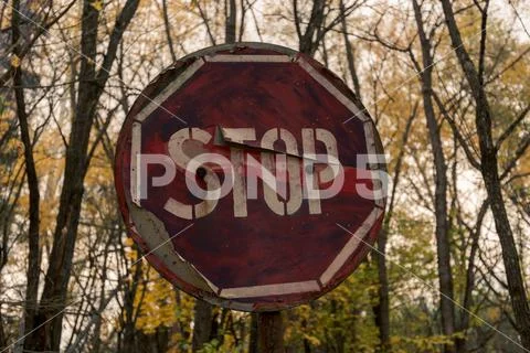 Photograph: Withered stop sign in the DUGA radar array area in ...