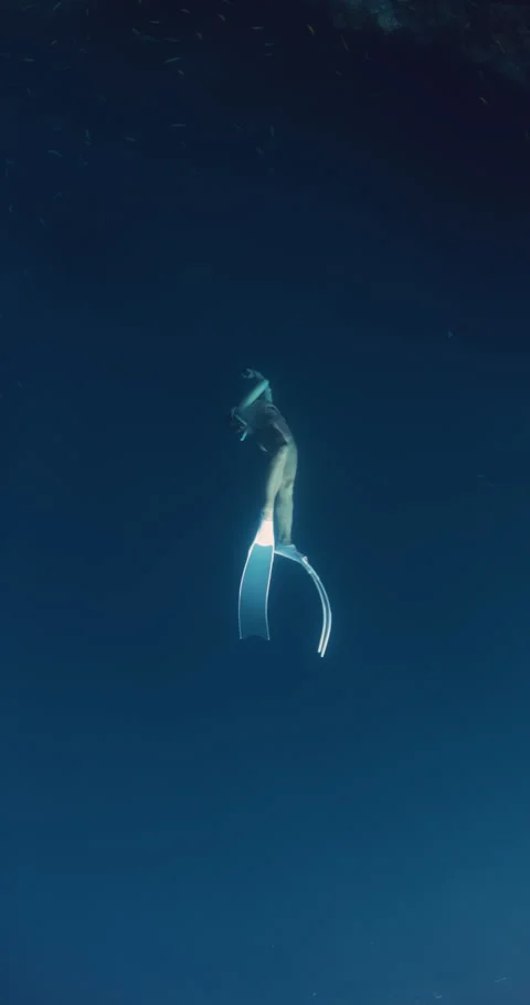 Woman freediver dives to the deep in oce... | Stock Video | Pond5