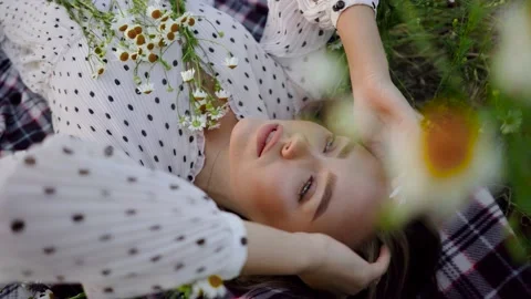 Chamomile Top View Stock Videos – Royalty-Free HD & 4K Videos | Pond5