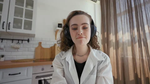 Favorite Song Video Stock Videos – Royalty-Free HD & 4K Videos | Pond5