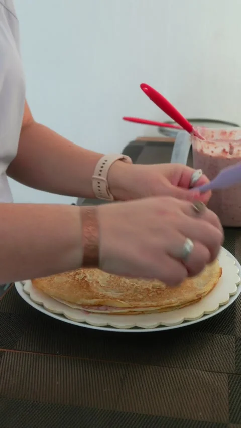 Cake Layering Stock Videos – Royalty-Free HD & 4K Videos | Pond5