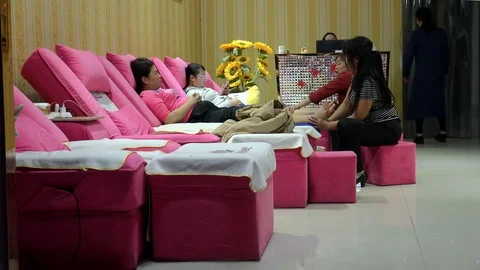 Massage Women Getting Stock Videos – Royalty-Free HD & 4K Videos | Pond5