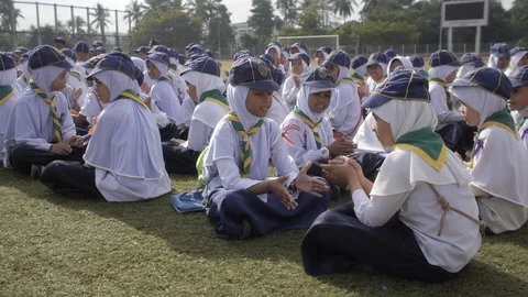 Boy Clapping A Girl Stock Videos – Royalty-Free HD & 4K Videos | Pond5