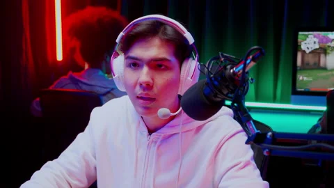 9N0W Live Streaming Stock Videos – Royalty-Free HD & 4K Videos | Pond5