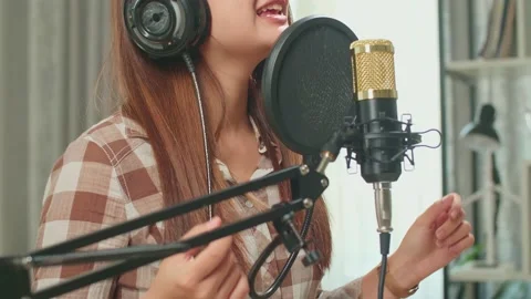 Livestream Voice Stock Videos – Royalty-Free HD & 4K Videos | Pond5