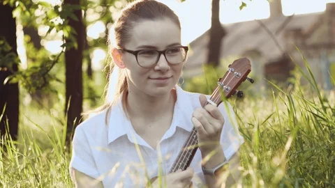 Acoustic Gu Stock Videos – Royalty-Free HD & 4K Videos | Pond5