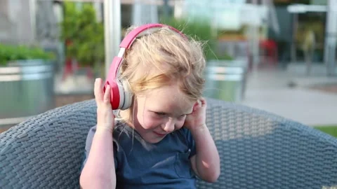 Soundplay Head Phones Stock Videos – Royalty-Free HD & 4K Videos | Pond5