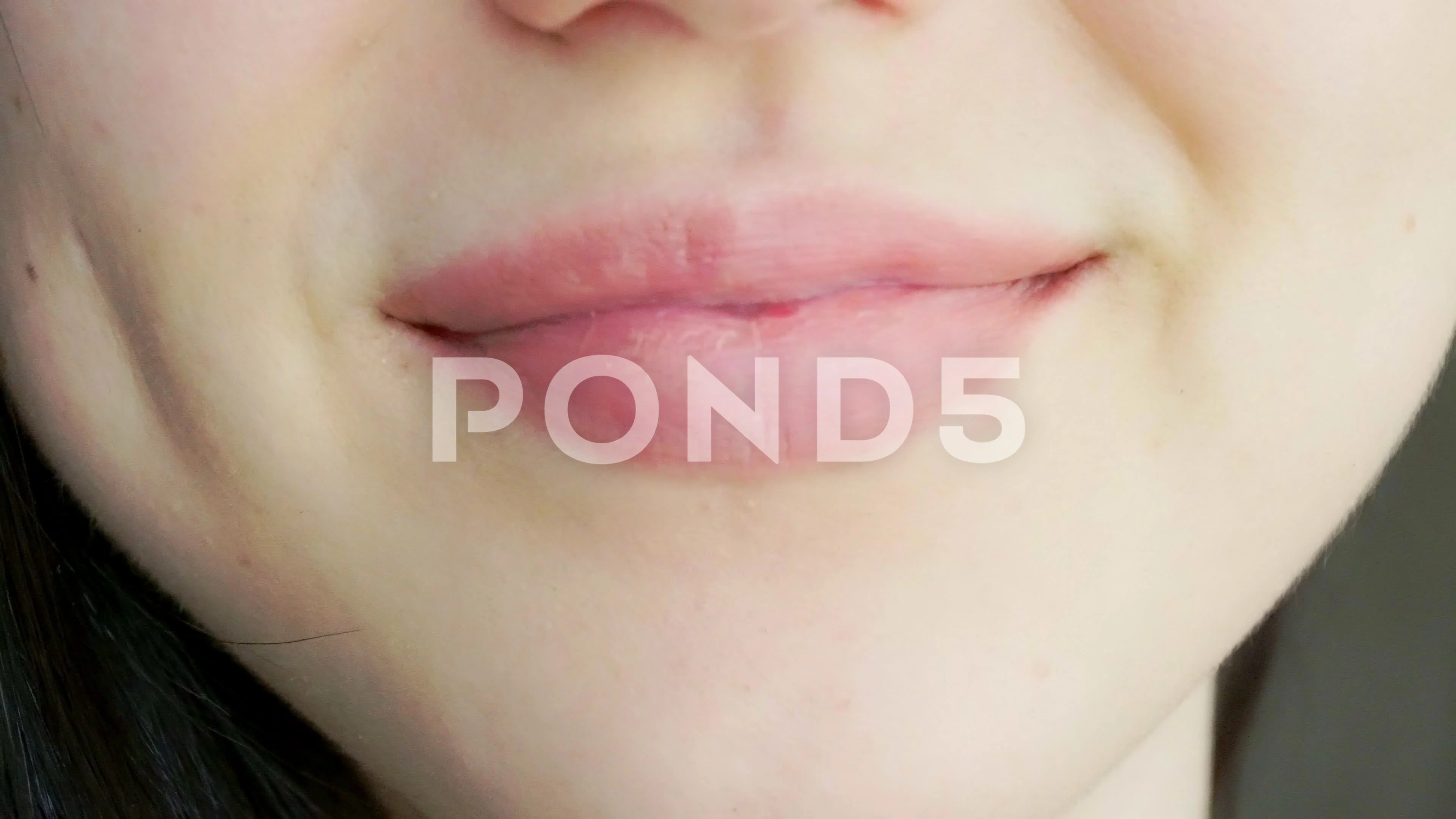 Girl With Big Lips | Lipstutorial.org