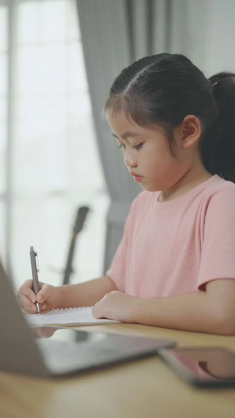 Creative Drawing Girl Stock Videos – Royalty-Free HD & 4K Videos | Pond5