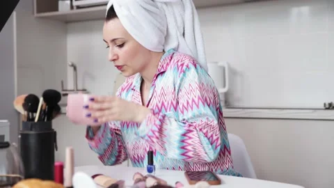 Shower Scrolller Stock Videos – Royalty-Free HD & 4K Videos | Pond5